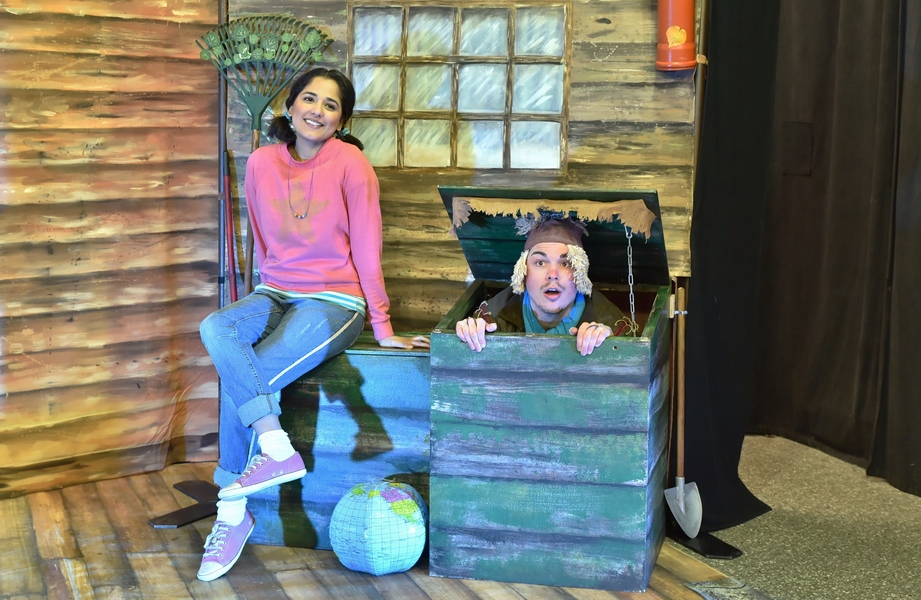 "Googie" - White Horse Theater | Kindaling.de