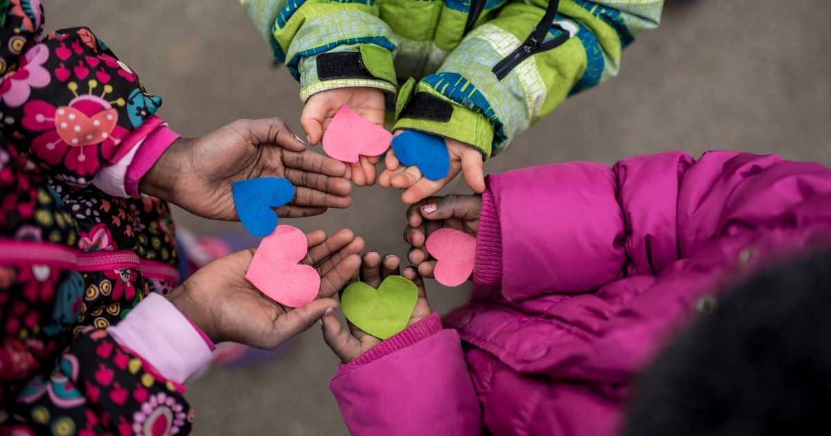 5 soziale Projekte, mit denen ihr Kinder glücklich macht | Kindaling.de